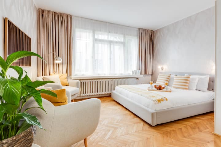 Quaint Gardener House Apartment - Praga