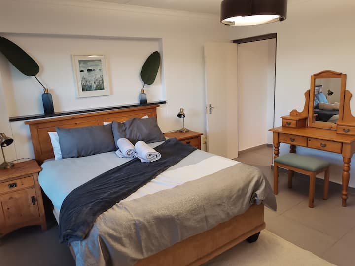 Wine With A View (Mezzanine Apt) - Windhoek