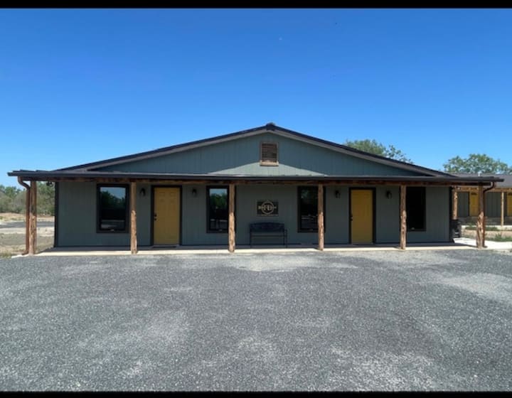 La Flecha Derecha - Uvalde, TX