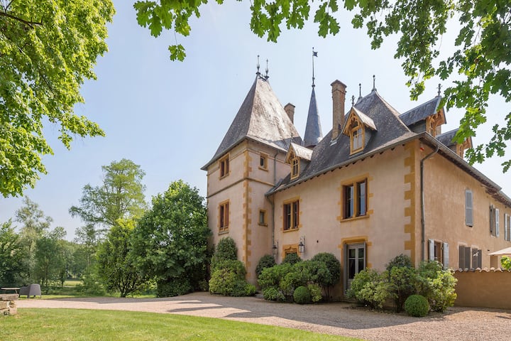 Château D’exception Beaujolais. - Fleurie