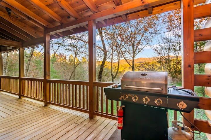 Mtn Views | Hot Tub | Covered Patio | Hiking - Blue Ridge, GA