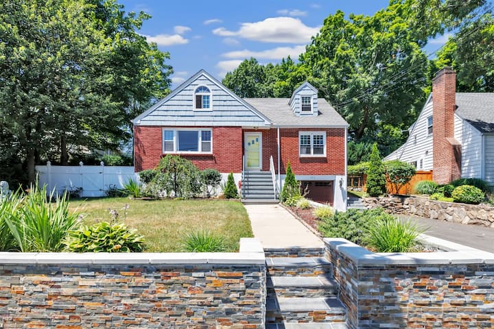 Beautiful Home Residential Area - New Canaan, CT