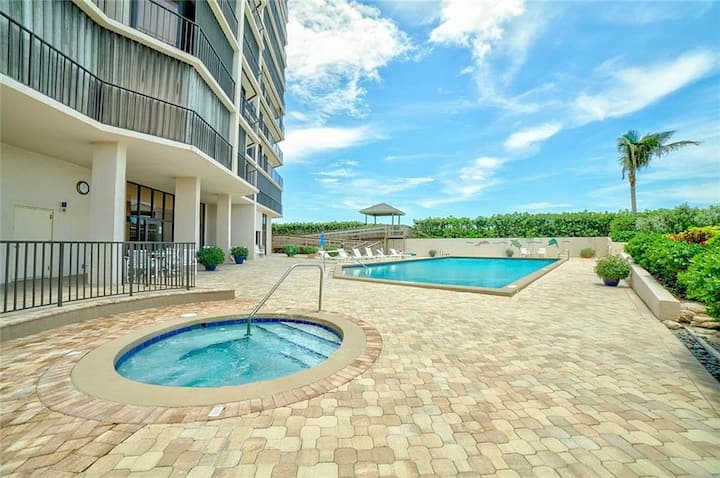Luxury Oceanfront 2br, 2ba Condo - Jensen Beach, FL