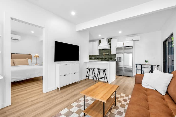 Cozy Cottage | Mins 2 Beach & Las Olas | Pets Yes - Fort Lauderdale, FL