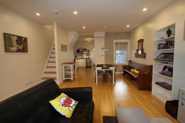 3 Level Cozy House 2+2, 5 Min Walk To Subway - Toronto