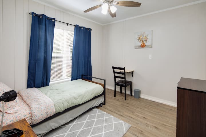 2 Twin Suite D : 8 Min To Kyle Field - Bryan, TX