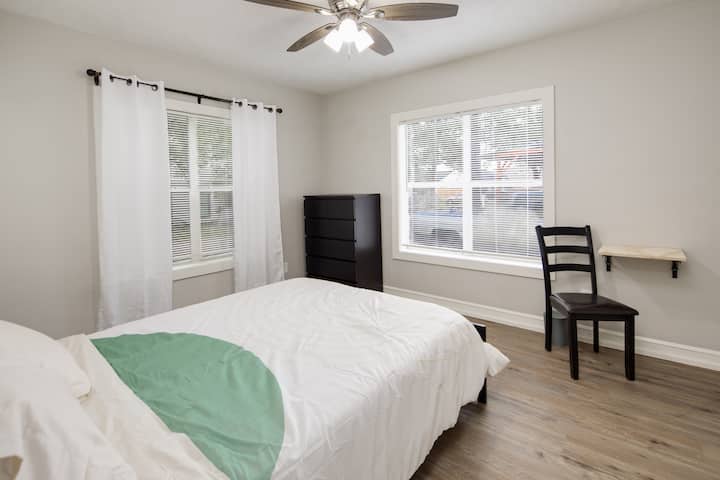 Queen Suite E: 8 Min To Kyle Field - Bryan, TX