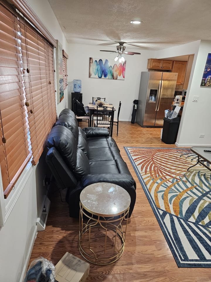 Exquisite Haven:beautiful 3bedroom 1.5bathtownhome - Arlington Heights, IL
