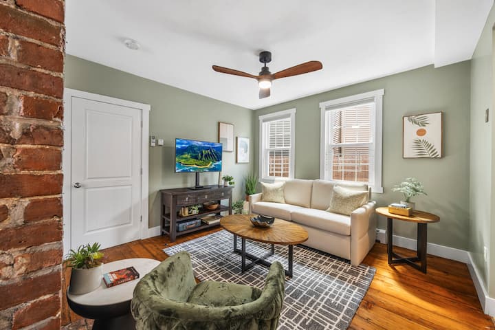Stylish 1br Retreat: Modern Elegance & Comfort - Providence, RI