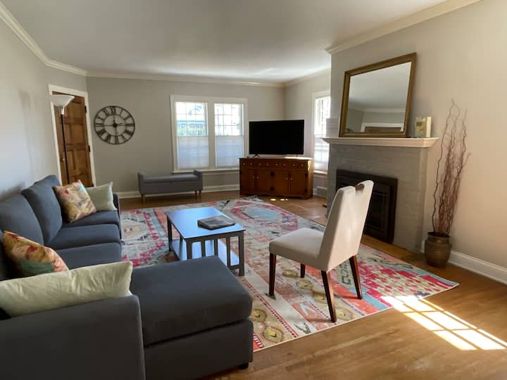 An Urban Oasis, Large Central 2 Br Apartment - Fort Wayne, IN