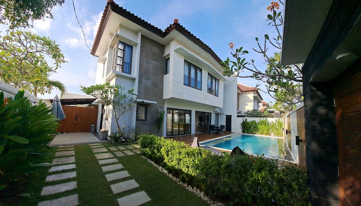 Villa For Big Family 4br With Netflix - Kuta - Denpasar