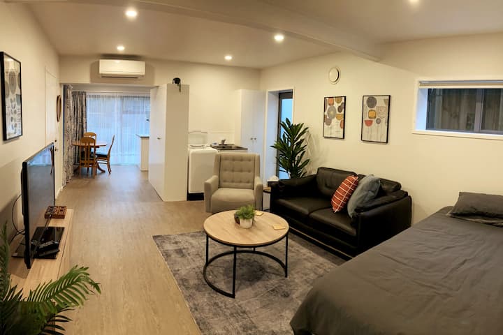 Spacious, Quiet 2 Bed Unit, 7 Min To Cbd/beach - New Plymouth