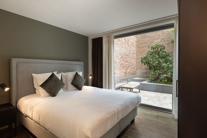 Le Chevalier, 2 Bedroom Apartment, Ground Floor - Bruges