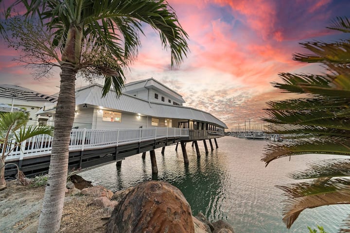 Queen Pod With Water Views - Townsville