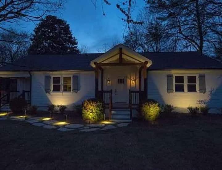 Modern Farmhouse In Downtown Greenville - Greenville, SC