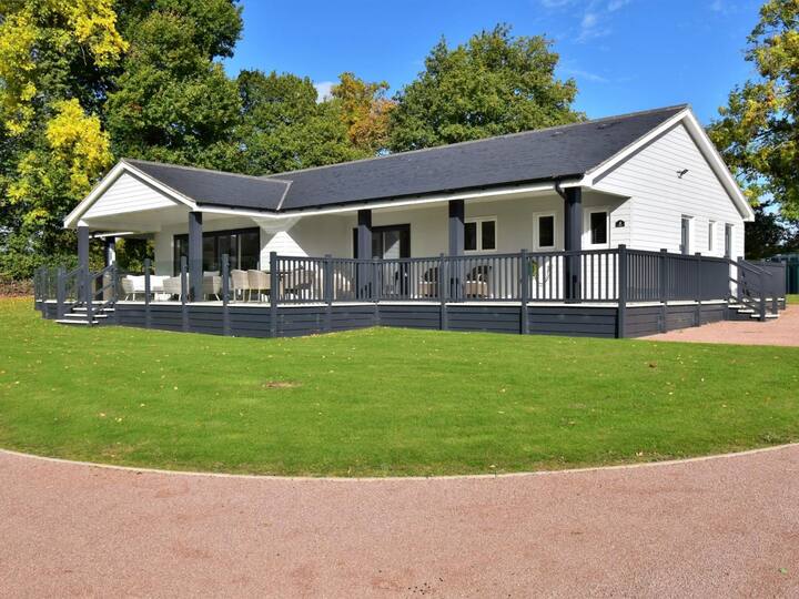 5 Star Luxury Lodge With Hot Tubs In Shropshire - Oswestry