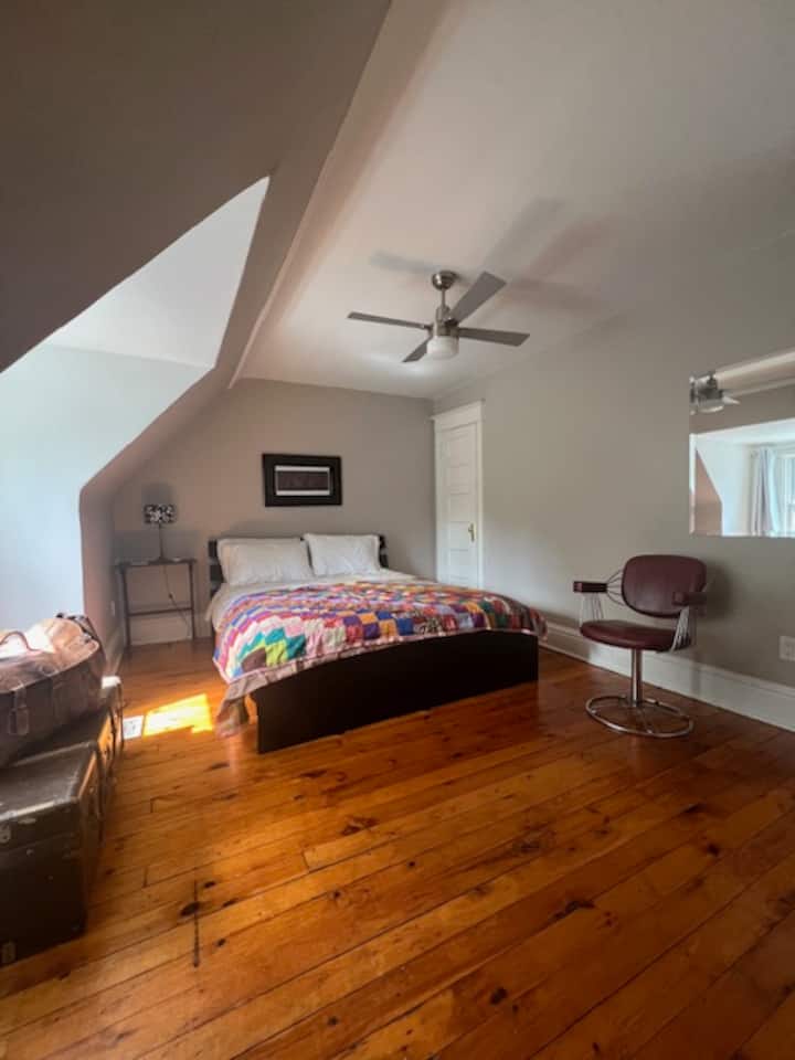 Cute Little Room - Toronto