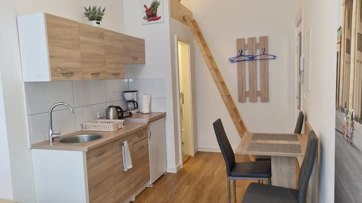 4. Studio Apartment With Terrace - Berlin