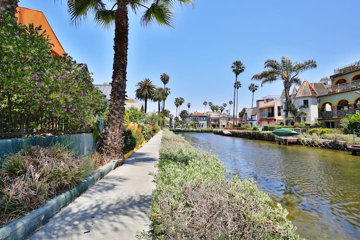 Waterfront 5 Bedroom Home On The Venice Canals! - Venice Beach, CA