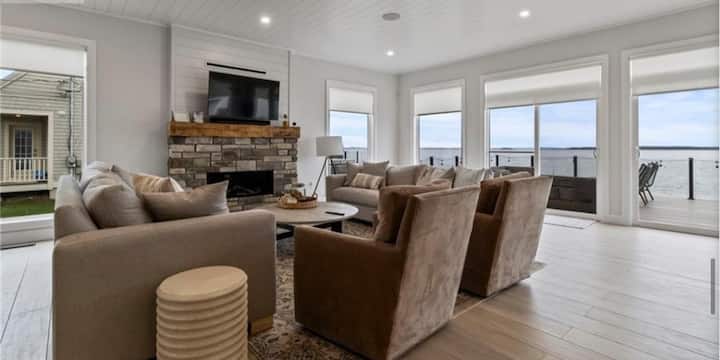 New Shediac Oceanfront Cottage - Shediac