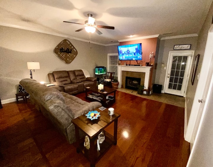 Quiet Comfy West Knoxville Condo - Knoxville, TN