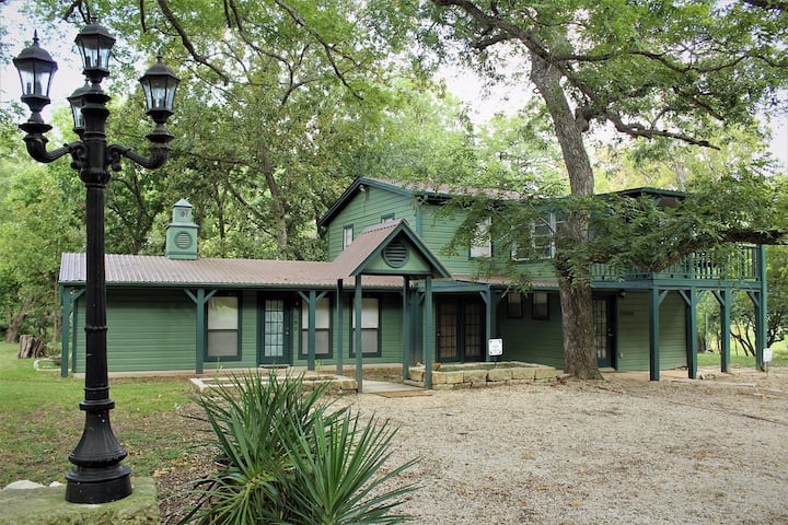 Bungalow 3 On Salado Creek - Salado, TX