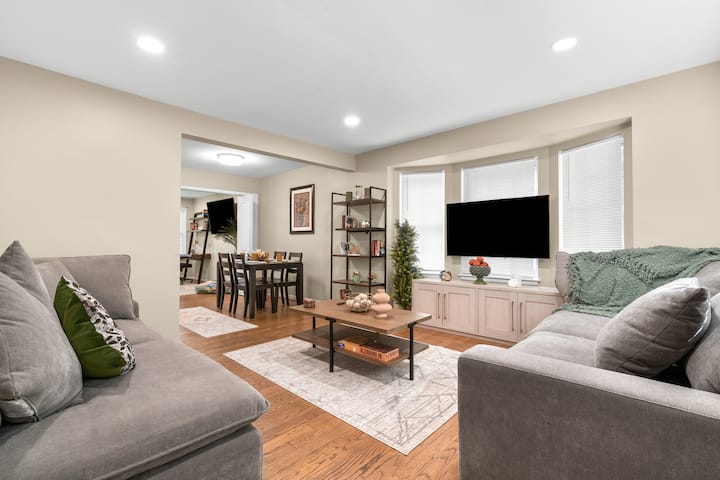 Newly Renovated In Historic Neighborhood Near Dtw - Dearborn, MI