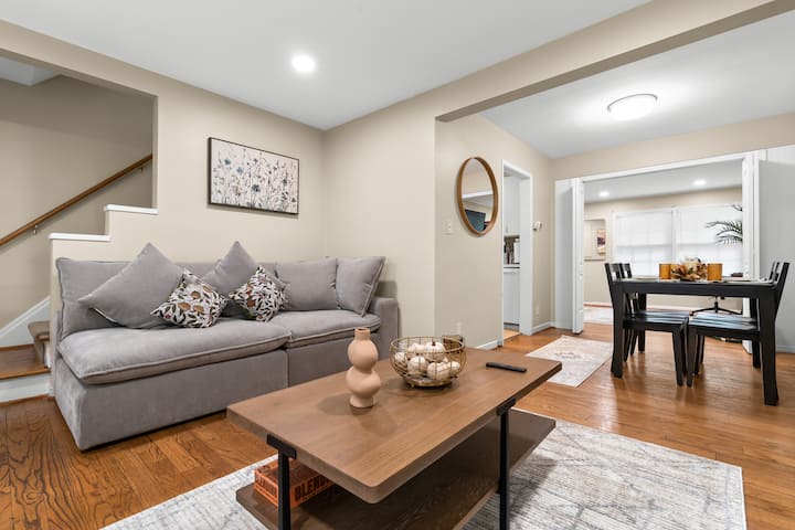 Newly Renovated In Historic Neighborhood Near Dtw - Dearborn, MI