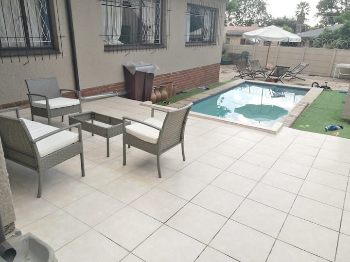 3-bedroom Oasis With Pool - Johannesburg South