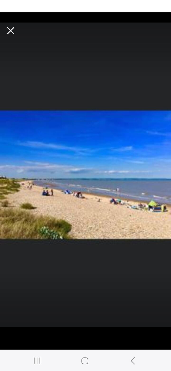 2 Bedholiday Chalet 
Sleeps 4/6 - Dungeness
