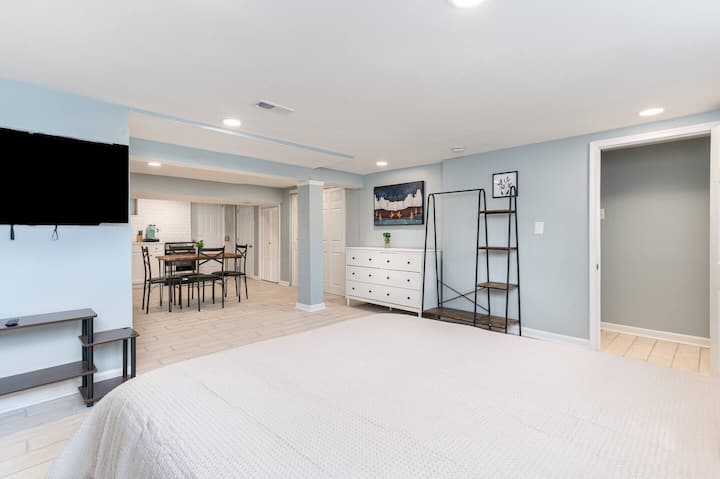 Cozy Basement Studio Retreat | Dundalk - Essex, MD