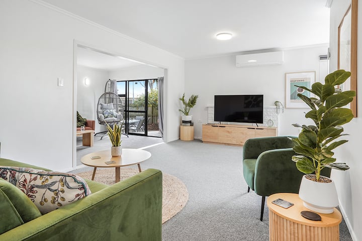 Sunny Hamilton Home-king Bed,bbq - Ngāruawāhia