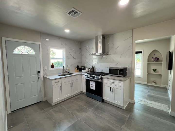 Fully Remoded Home In Baldwin Park - El Monte, CA