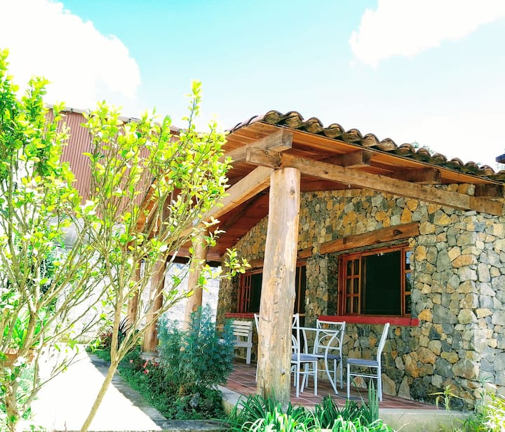 La Cabaña De Piedra En Coban - Guatemala