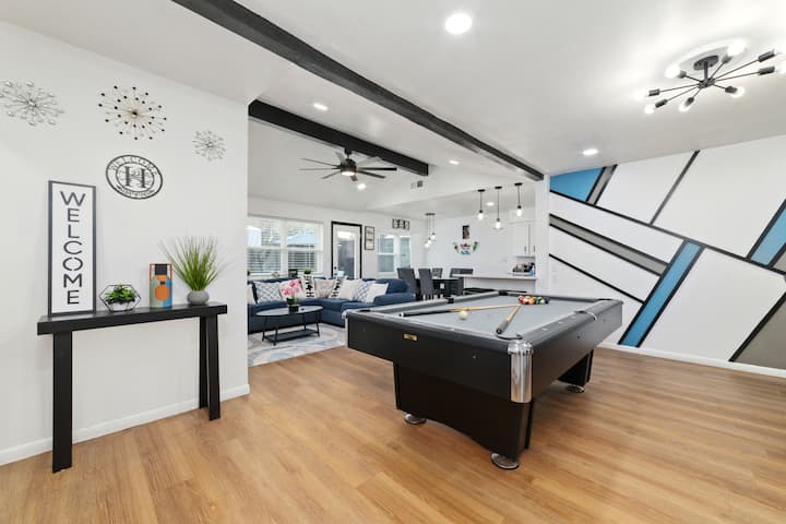 Hoops & Cues: Fun-filled Getaway With Comfort! - Stafford, TX