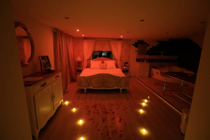 Loveroom Jacuzzi Billard. Désirsroom - Thann