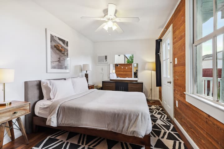 Beautiful Loft 1 Mile To Jazz Fest And Fq! - Audubon Aquarium, New Orleans