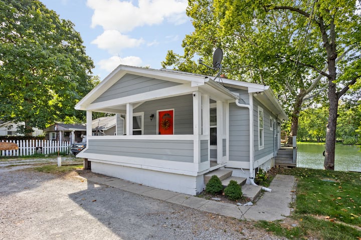 Riverfront Noblesville Home/pet Friendly/kayaks! - Noblesville, IN