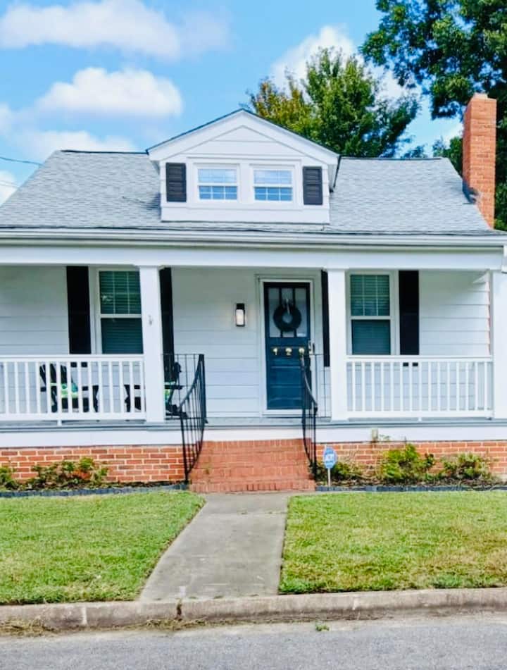 Adorable Historic Cottage - Newport News, VA