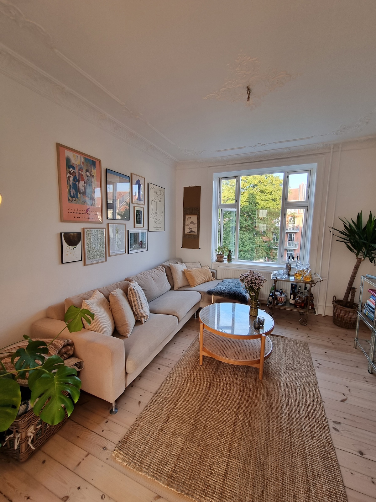 Lovely and bright apartment with balcony - Apartments for Rent in ...