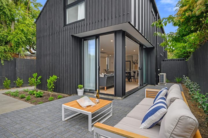 Location, Stunning New Townhouse - 基督城
