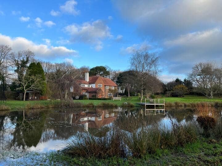 Charming Farmhouse On 2 Acres & A Beautiful Garden - Seaford
