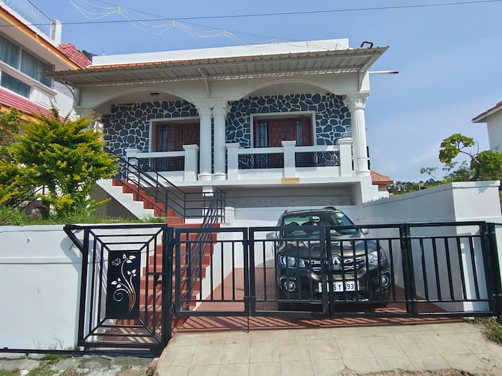 A Loveleaf Cottage Stay In Kodai - Kodaikanal