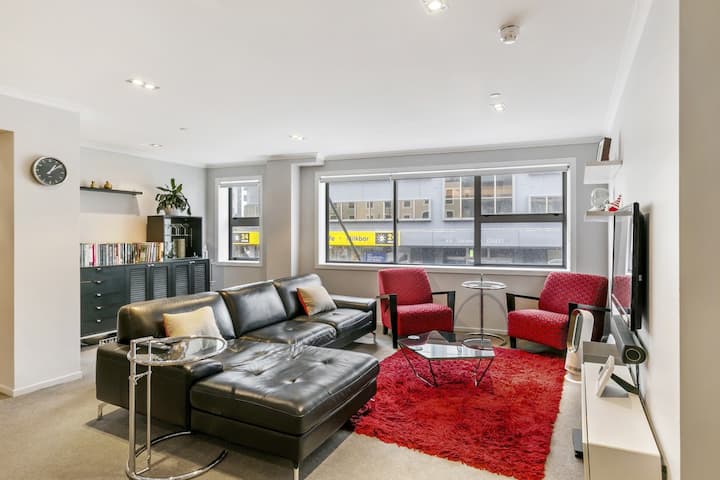 Central Luxury! Spacious Two-bedroom Apartment - Wellington