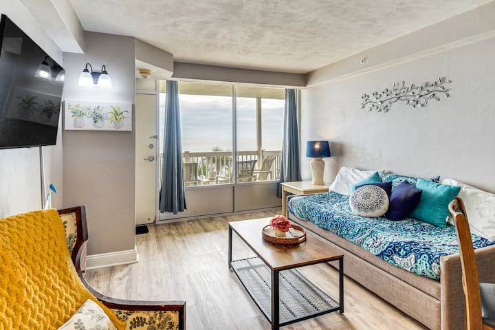Stylish & Comfy | Sunrise & Ocean View | 65 "Tv - Ormond Beach, FL