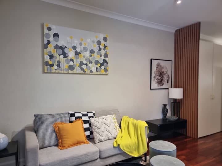 Warm, Cosy & Vibrant 2b Cottage Near Foreshore - Lucky Bay, Western Australia