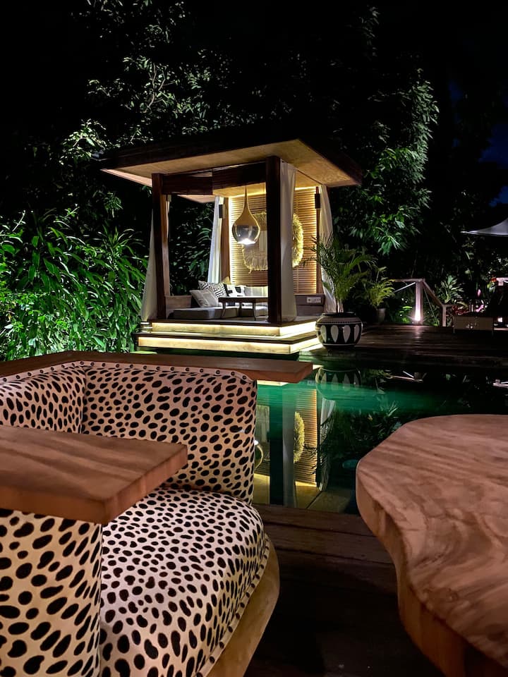 Experience Unmatched Luxury: King Julian @Leon - Indonesia