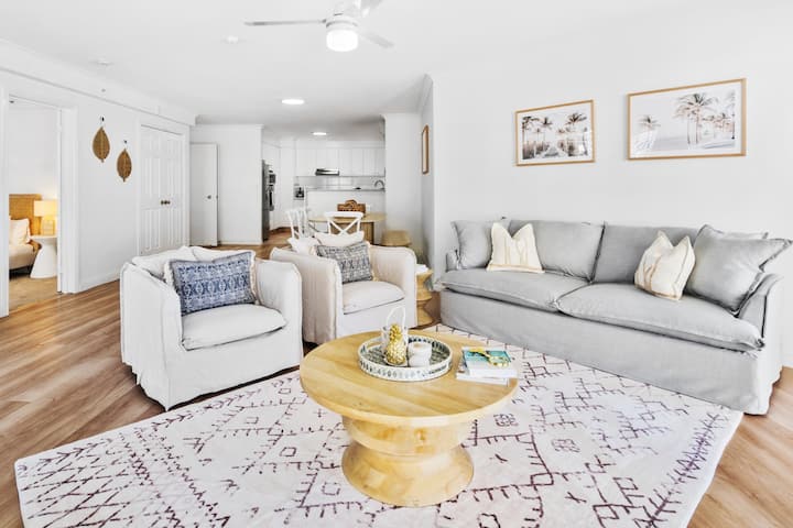 Large 3 Bedroom Ocean Views - Surfers Paradise