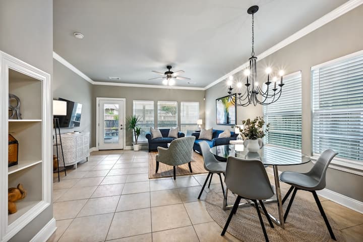 Gated Garden Home With Pool - Mandeville, LA