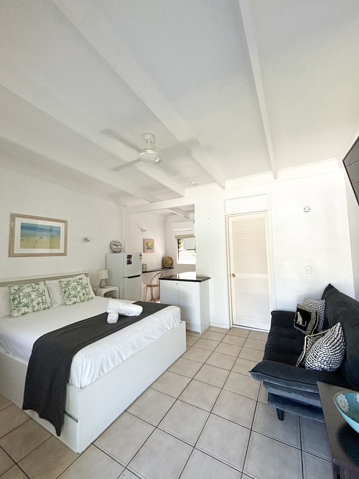 Sweet And Sunny At Amaroo - Magnetic Island